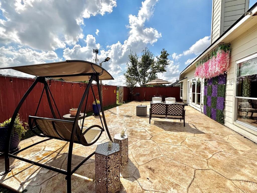 Family Big Backyard Fireplace, Houston (updated prices 2026)