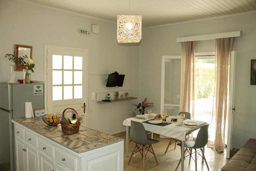 Amalia Apartment, Perítheia (updated prices 2025)