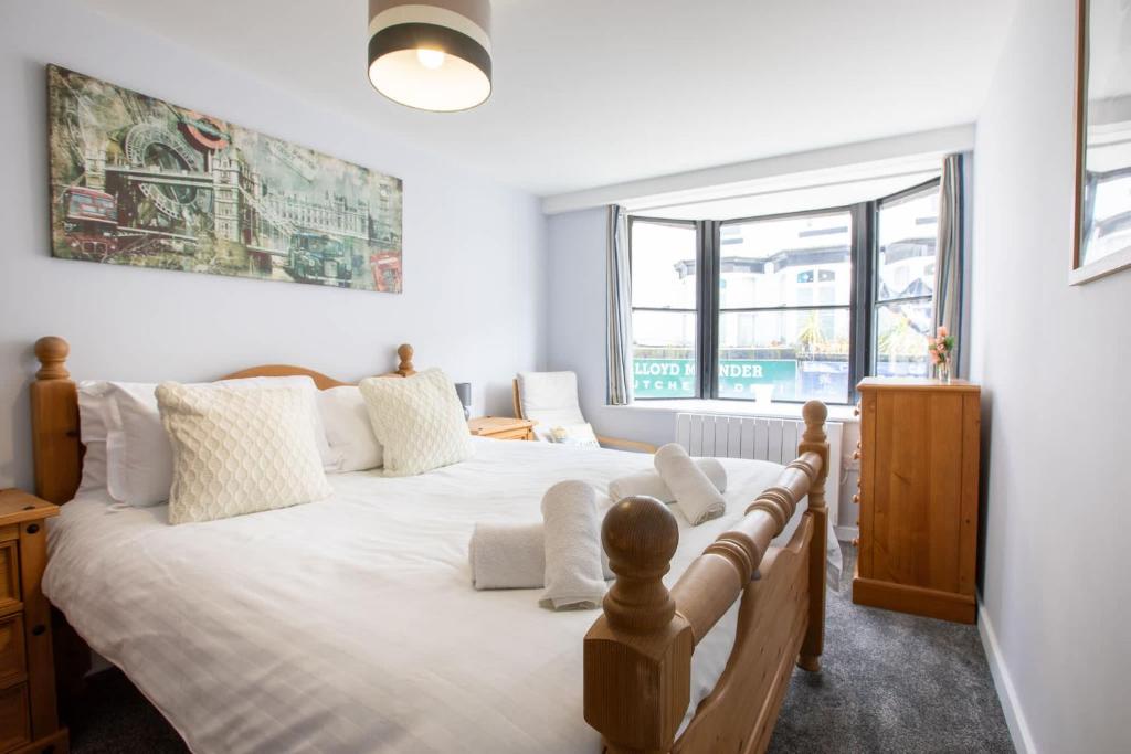 Land Ahoy- Harbour & High Street Apartment, Brixham (updated prices 2026)