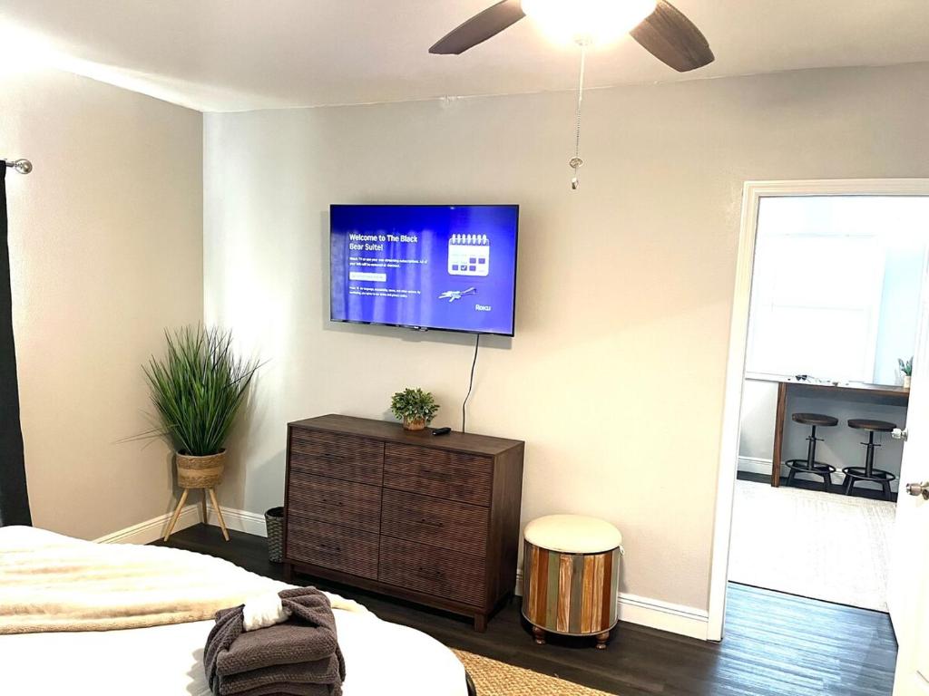 Beautiful Guest Suite with Private Driveway and Entrance, Orlando ...