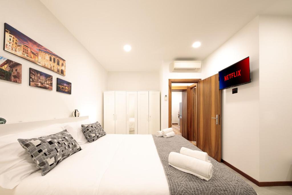 Domus Arena Exclusive Apartment - 5 letti - 300 mt Arena di Verona ...