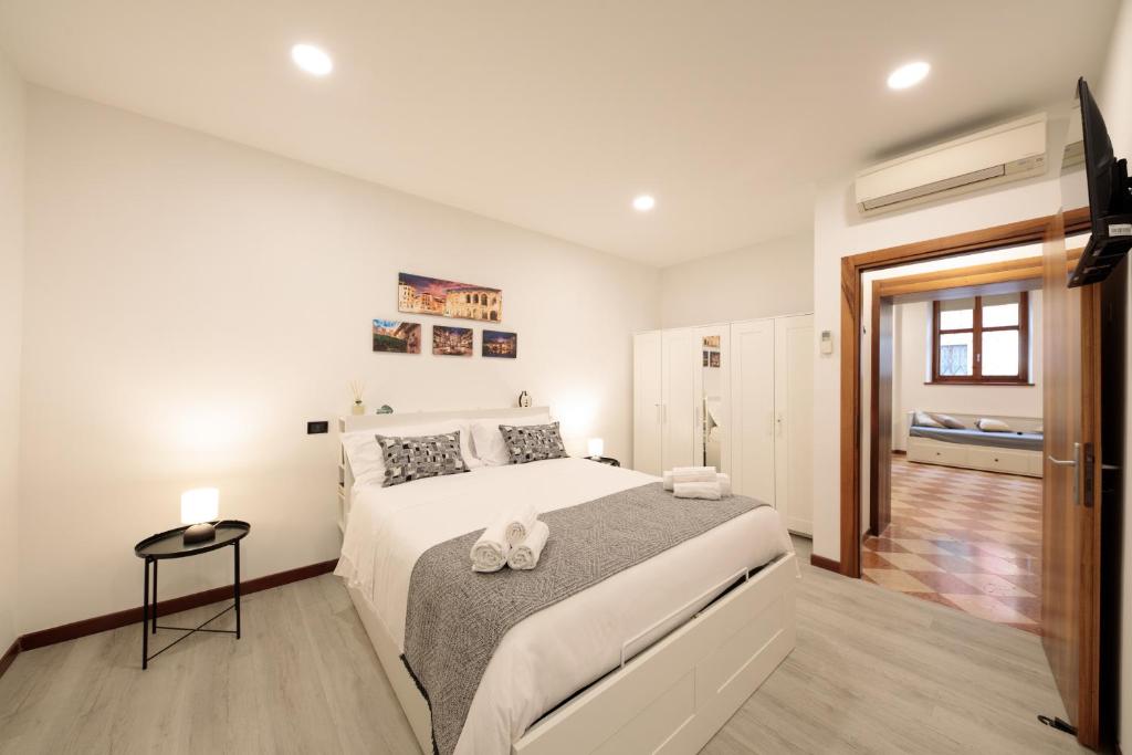 Domus Arena Exclusive Apartment - 5 letti - 300 mt Arena di Verona ...