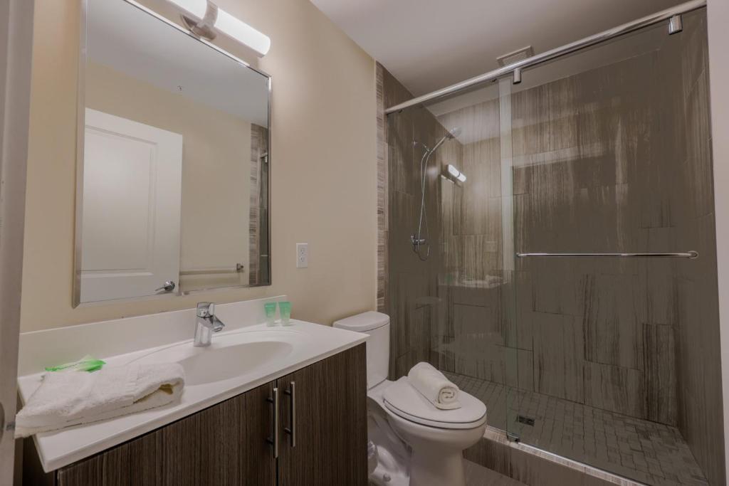 Downtown Designer Home Keyless Washer and Dryer, Boston (updated prices ...