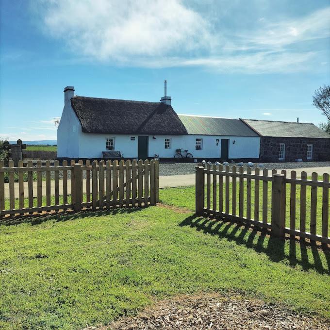 Cissy's Cottage - traditional thatched cottage, near to beach, Aghanloo ...