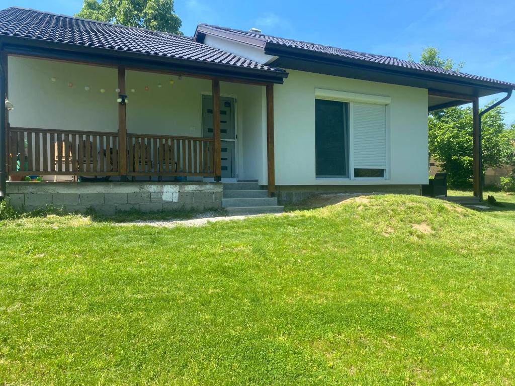 Kućica u šumici, Stojnik (updated prices 2025)