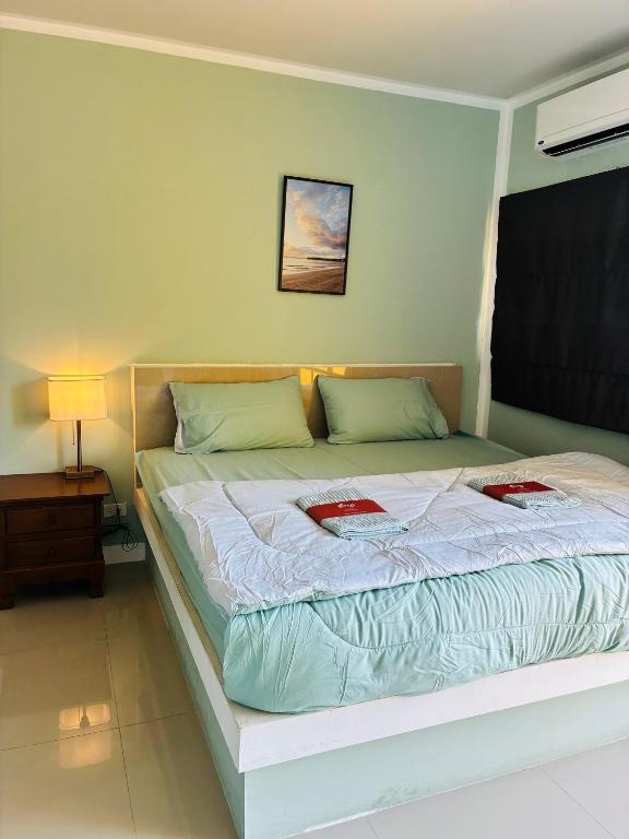 Rainbow Room No 10 Front of Haad Rin Queen Ferry, Amphoe Koh Samui ...