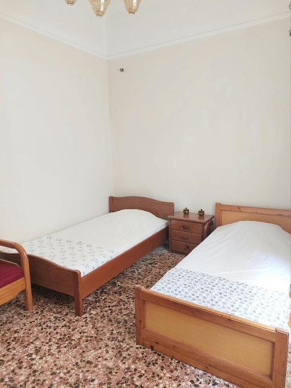 Room for 2 in a dormitory 5' from metro, Athens (updated prices 2026)