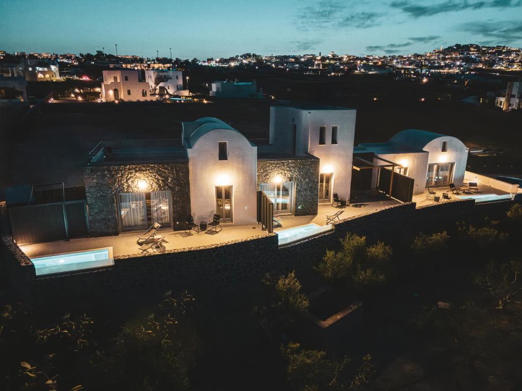 Uranides Luxury Suites, Santorini (tarifs actualisés, 2026)