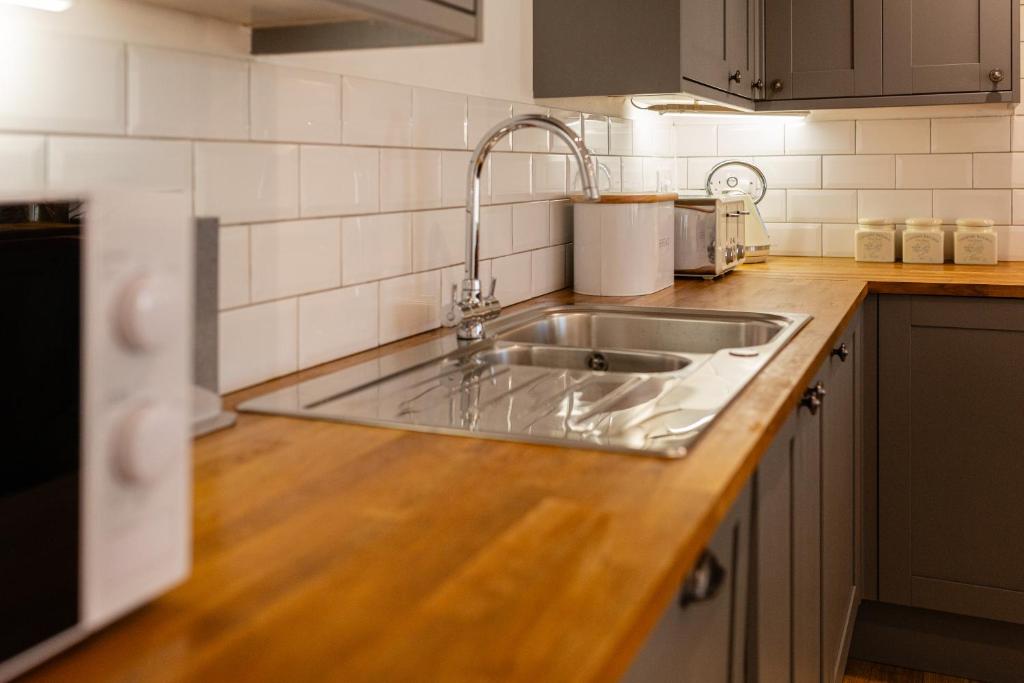 Beautiful Barn Conversion - Orchard Escape for 12!, Cropthorne (prezzi ...