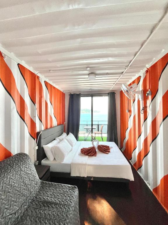Nemo Chalet Perhentian - Beachfront Paradise in Besut