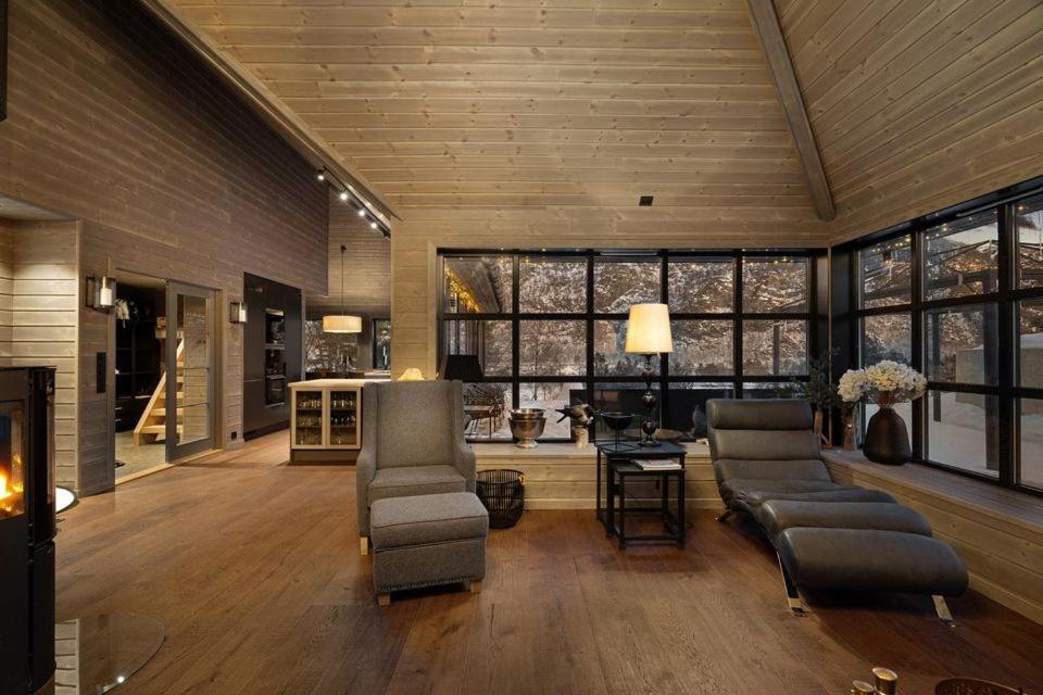 Flott hytte ved golf bane, ski løyper, og hotel i nærheten, Linland ...