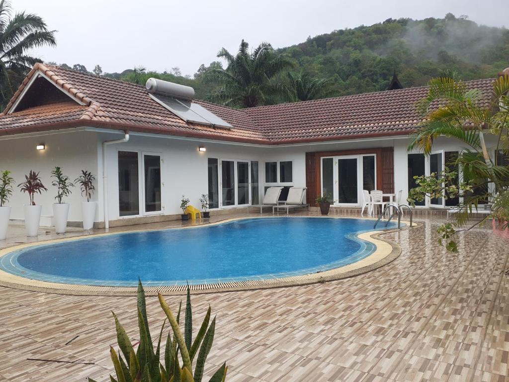 C-Pool Boutique, Rawai Beach (updated prices 2025)