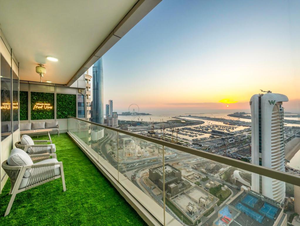 Sensational direct Sea, AIN View and Palm Jumeirah in Dubai Marina ...