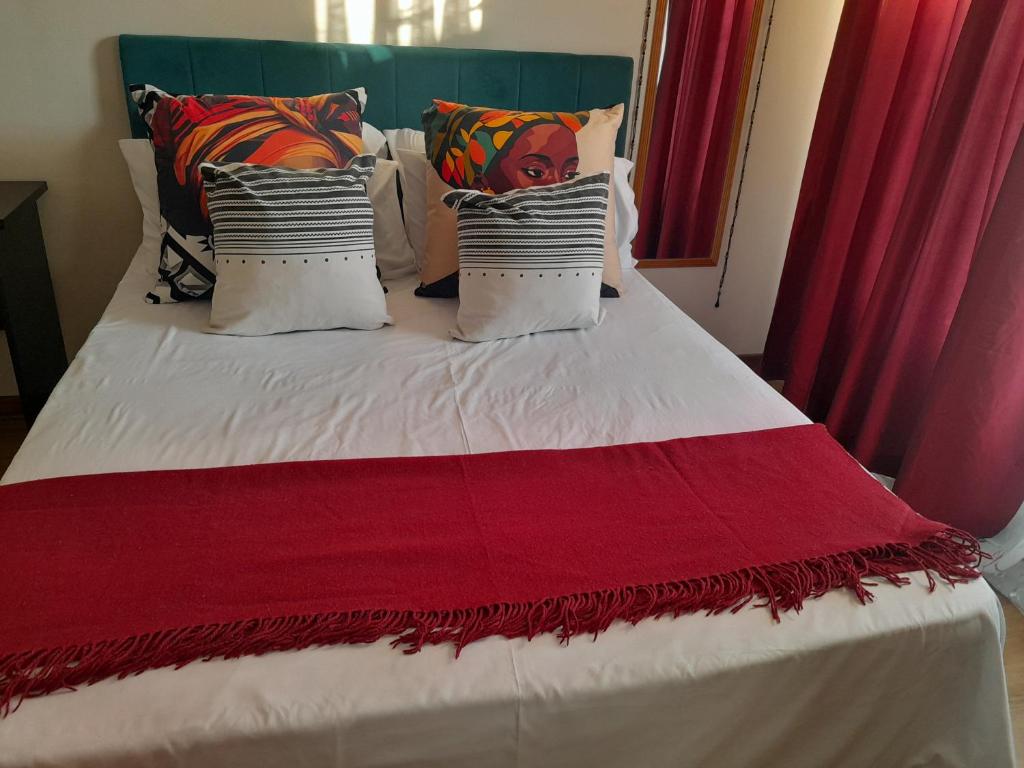 TANS - 1 bedroom luxury & cosy home walking distance to Doringkloof ...