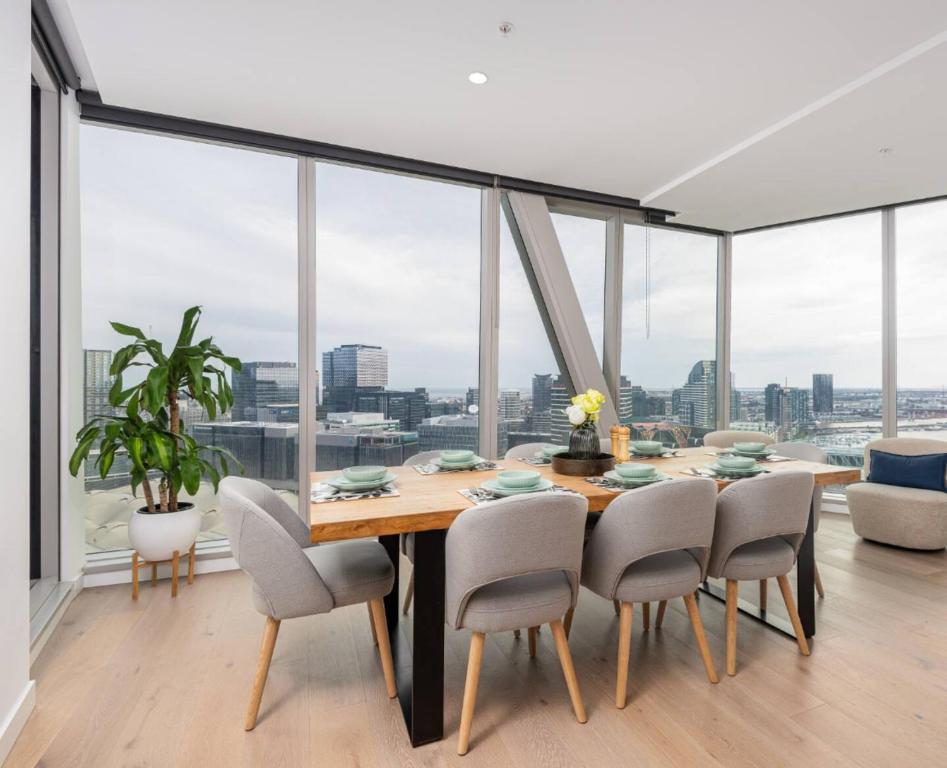 MEL WSP irresistible 3br2ba Apt Parking Pool GYM, Melbourne (updated ...