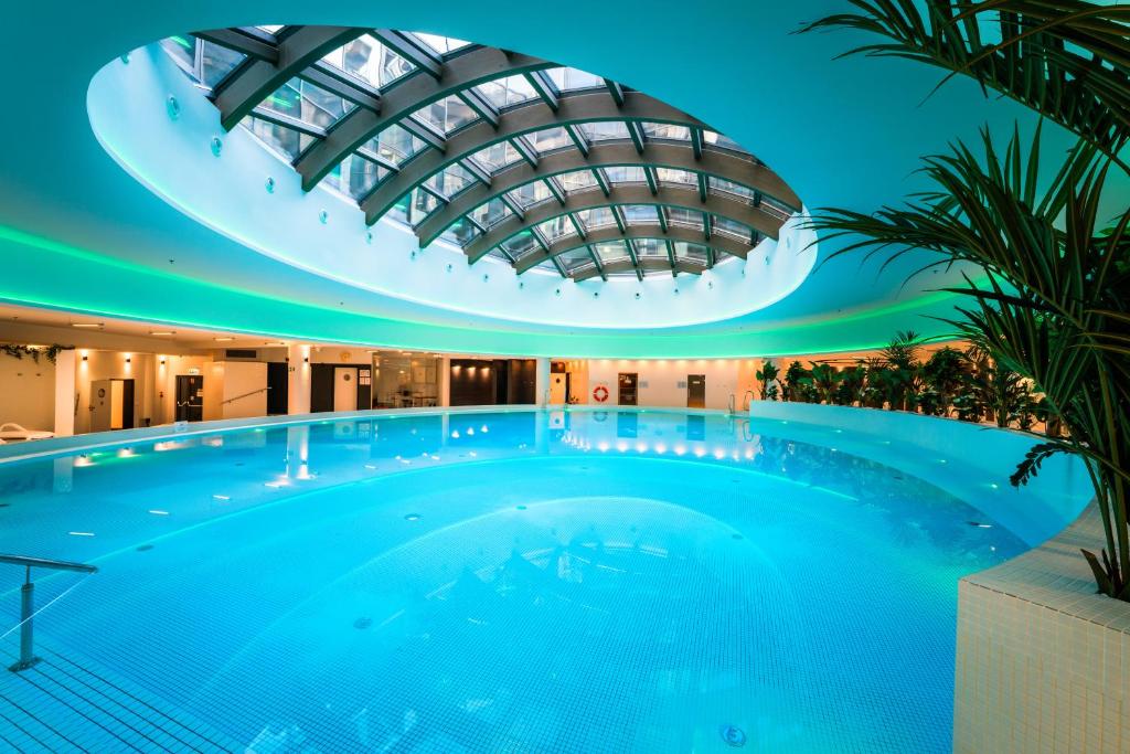 HANZA Black & White 17th floor SPA & Pool Free Parking by Stayly ...