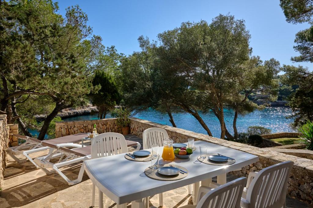 Sea frontline Apartment 'Charo' Pool and Wifi, Santanyi (updated prices ...