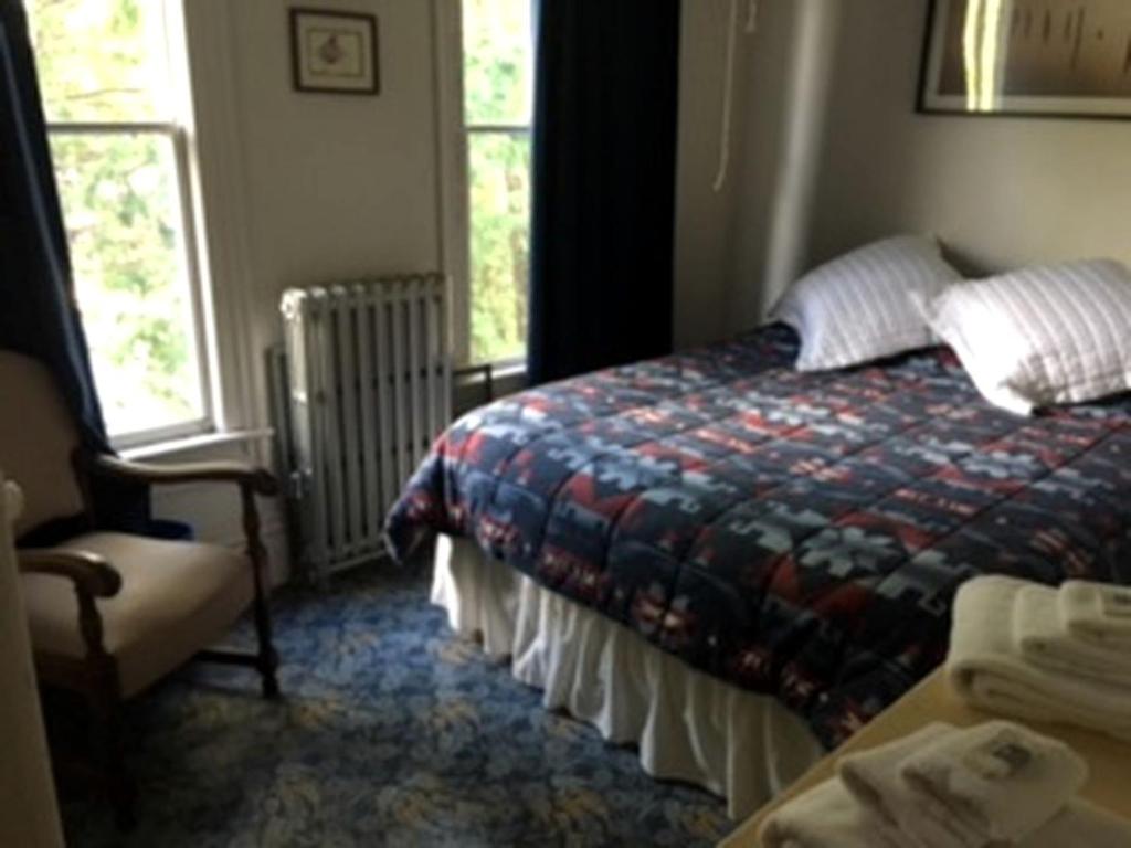 Modest Suite Rental with Views of the Blue Mountain in Blue Mountain ...