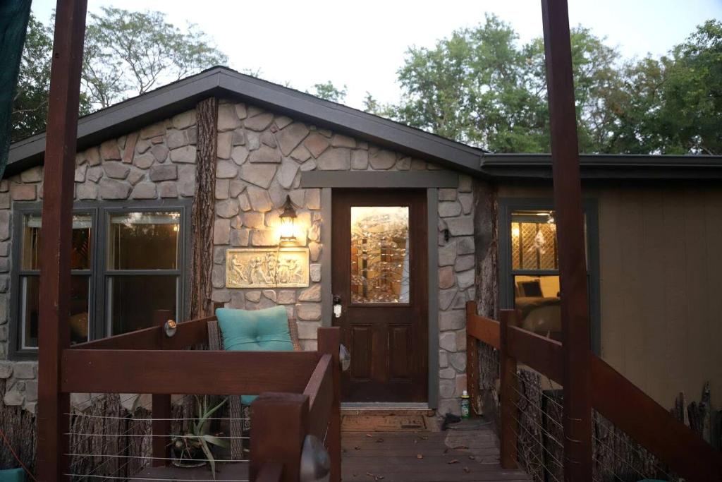 Modern Farm Stay in Missouri for a Vacation in Cleveland, Cleveland ...