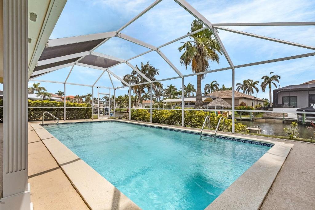 Yacht Club Area, Gulf Access, Heated Saltwater Pool - The Queen ...