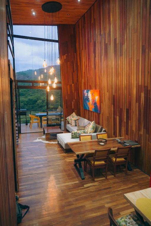 Palace in Samai - Wood, Samaipata (updated prices 2026)