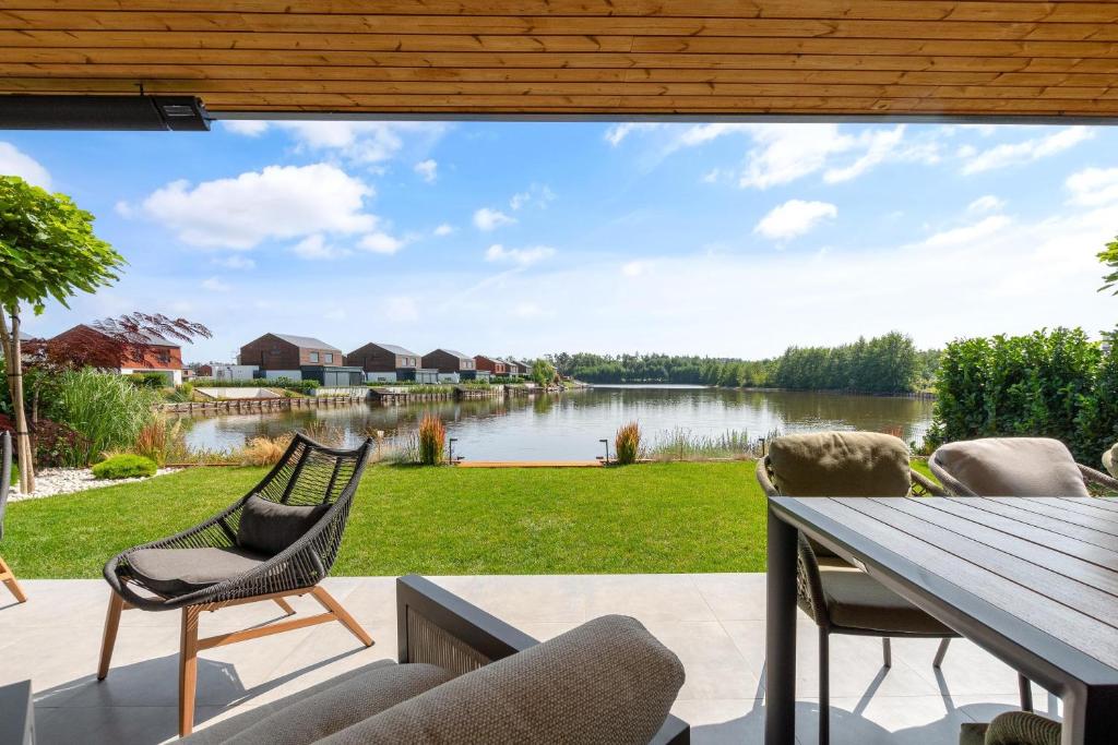 Lakeside Luxury Villa at Penati Golf Resort, Šajdíkove Humence (updated ...