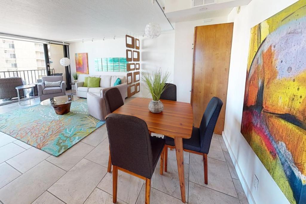 Stunning High-Rise Corner Condo with Panoramic Ocean & City Views and ...