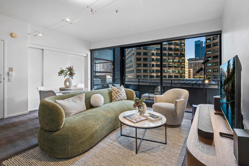 Chic Inner-City Stay with Balcony Views, Melbourne (updated prices 2026)
