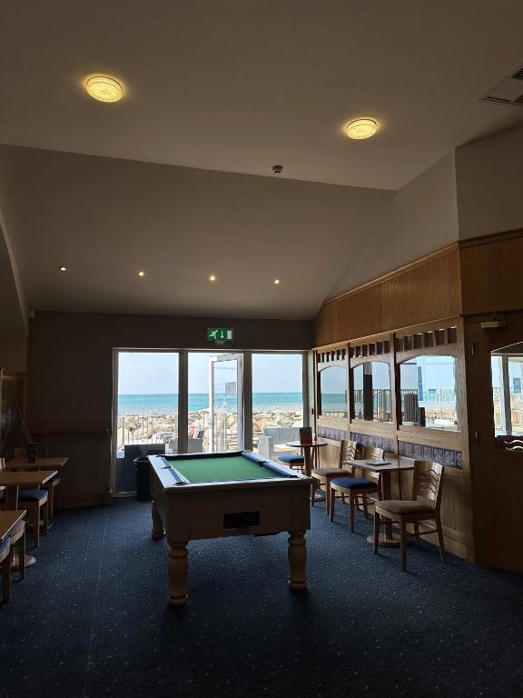 Lyons Sunnysands Caravan Park, Barmouth (updated prices 2025)