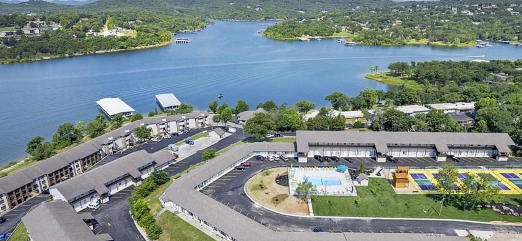 Family friendly lakefront oasis, Kimberling City (aktualisierte Preise ...