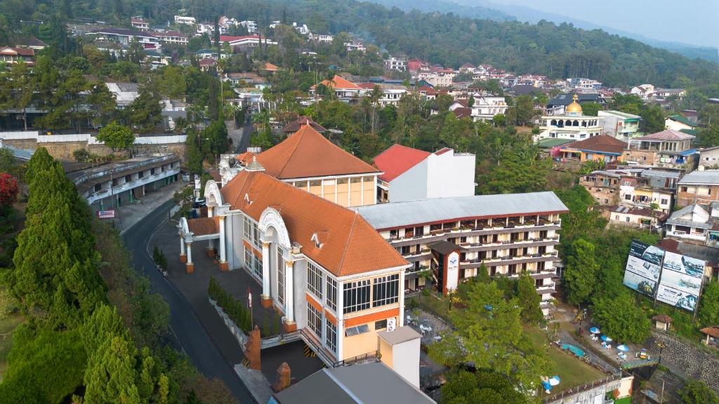 Royal Hotel and Convention Tretes, Prigen (updated prices 2026)