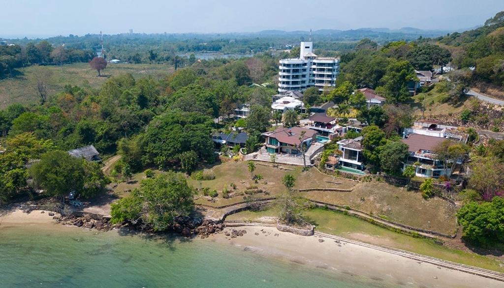 TRIPLET Suite Rayong Seaview Private Beach, Ban Ko Kok (updated prices ...