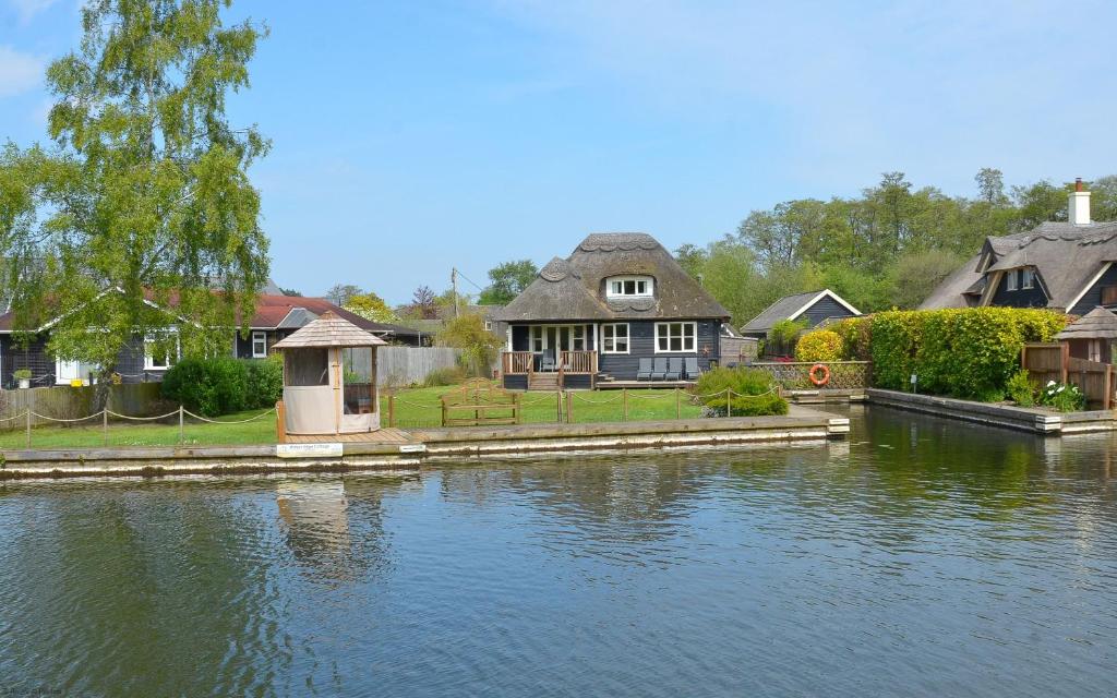 Waters Edge Cottage - Wroxham, Wroxham (updated prices 2026)