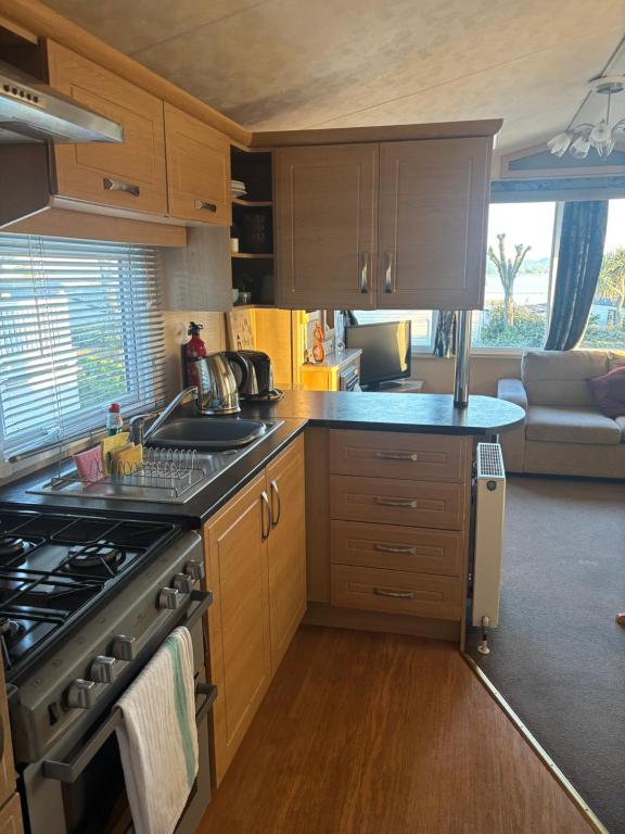Cosy Caravan, 500 metres from beach, sea view - 57 Pine Ridge, Lytchett ...