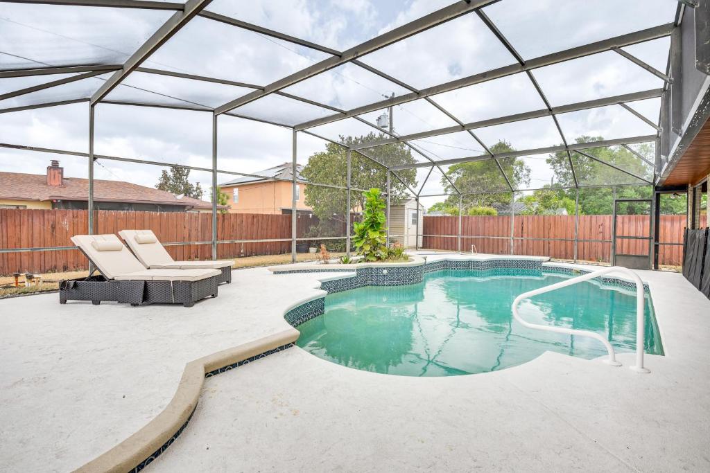 6 Mi to Gemini Springs Park Chic Home with Pool!, Deltona (updated ...