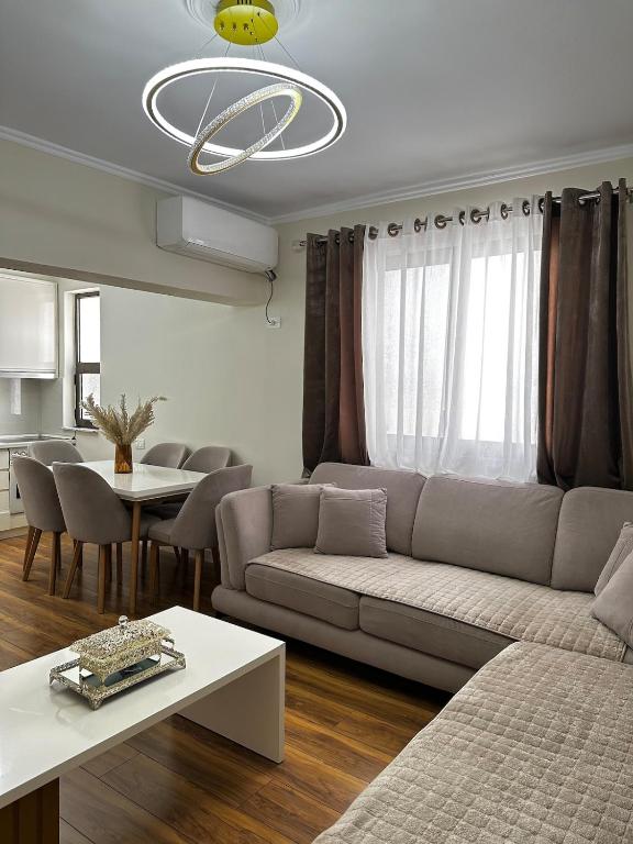 Nest & Rest, Polisi i Vogël (precios actualizados 2025)