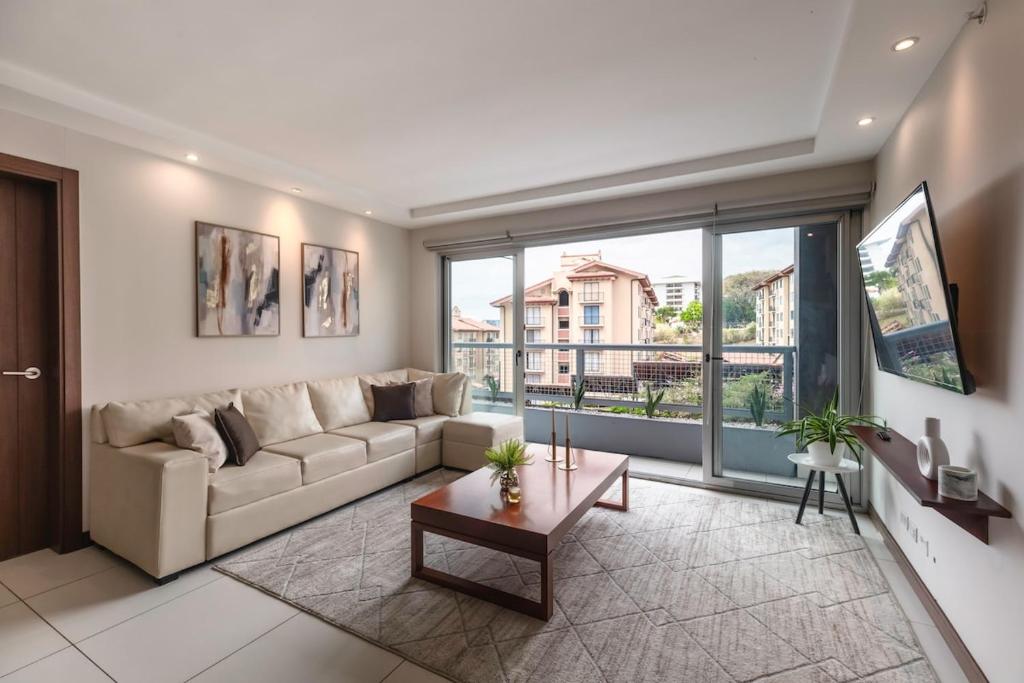 Azenza Tower, San José (updated prices 2026)