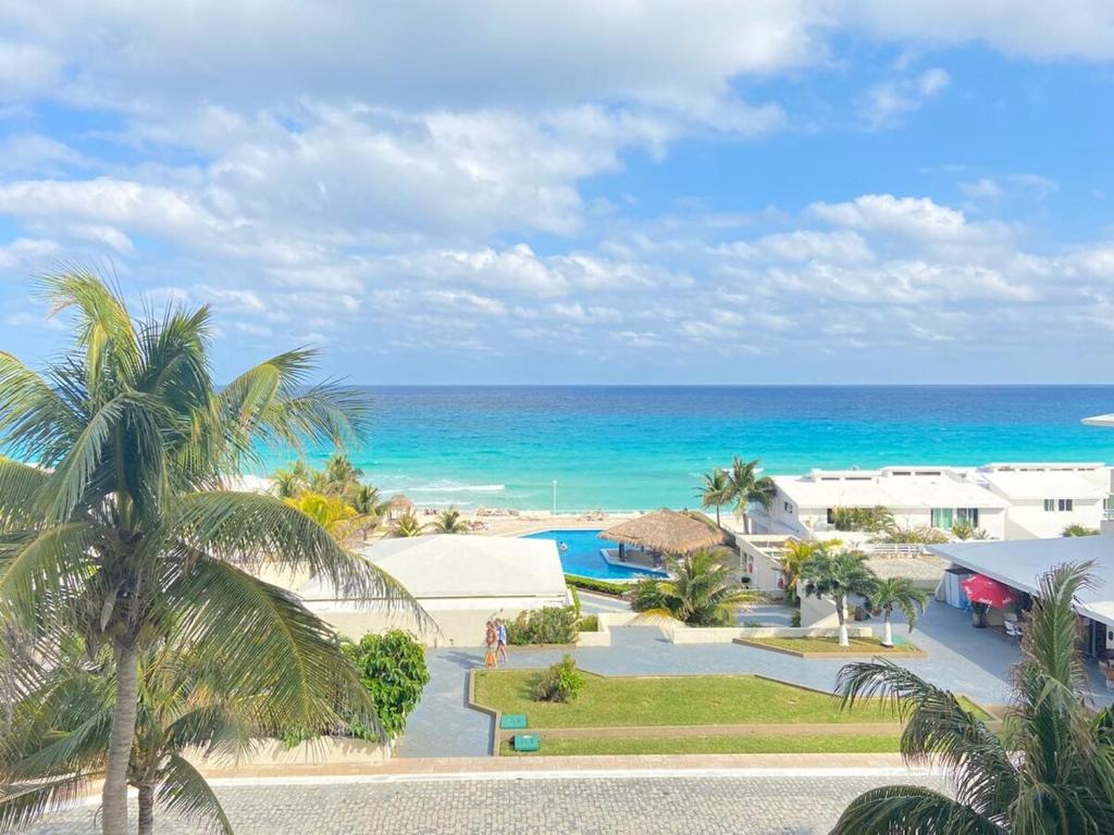 Beach front and lagoon view condo in Cancun, Cancún (aktualisierte ...