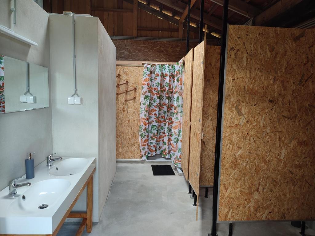 Rustic glamping on a farm, Radovljica (tarifs actualisés, 2026)