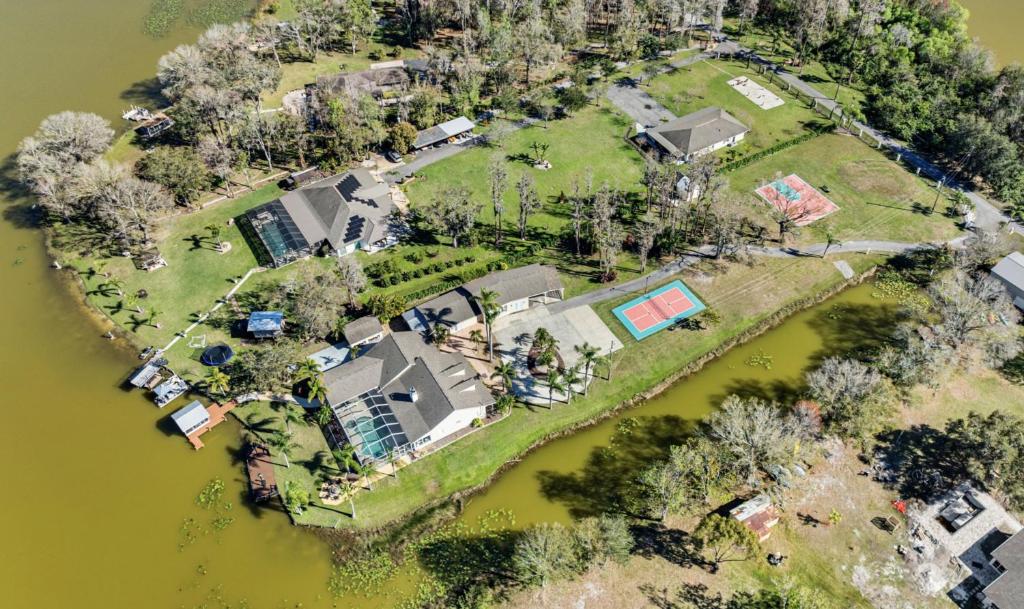 Luxe Waterfront Hideaway w Pool Pirate Ship Dock, Tampa (updated prices ...