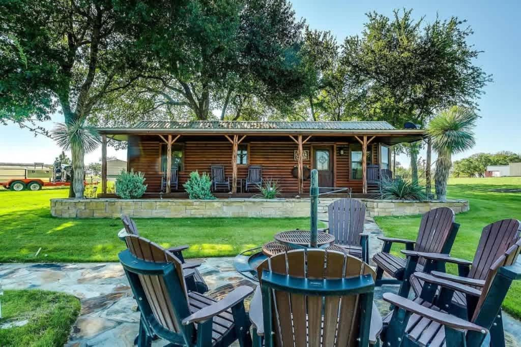 Secluded Cabin in Weatherford!, Уэтерфорд (актуальные цены 2025 года)