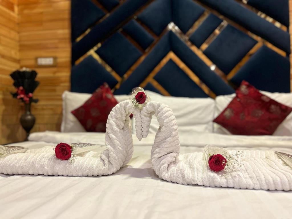 Houseboat Trambak, Srinagar (updated prices 2025)