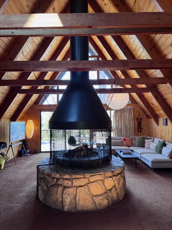 Mid-century Modern A-frame 60s Time Capsule, Running Springs (prezzi ...