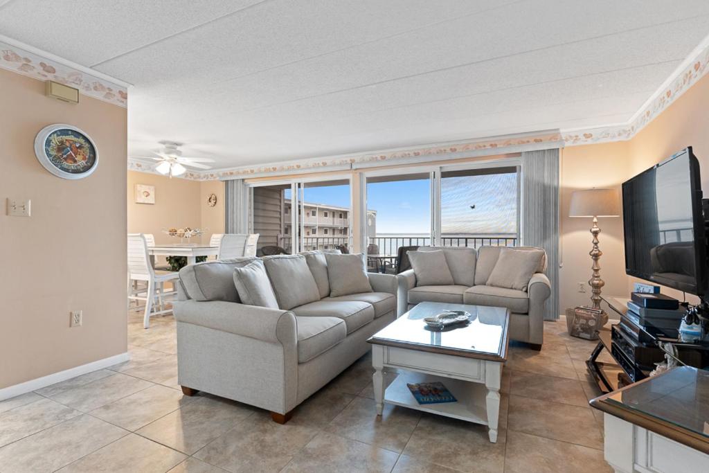 Breathtaking Bayfront Escape in Ocean City - Steps to Beach, Pool ...