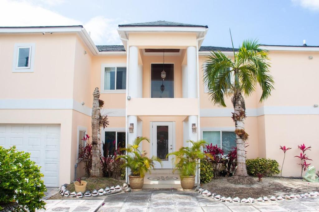 Tangerine Sunsets Pomelo East, Adelaide (updated prices 2025)