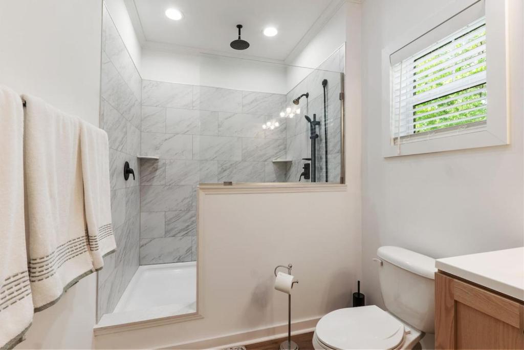 The Porch and Pines Cottage, Carthage (updated prices 2025)