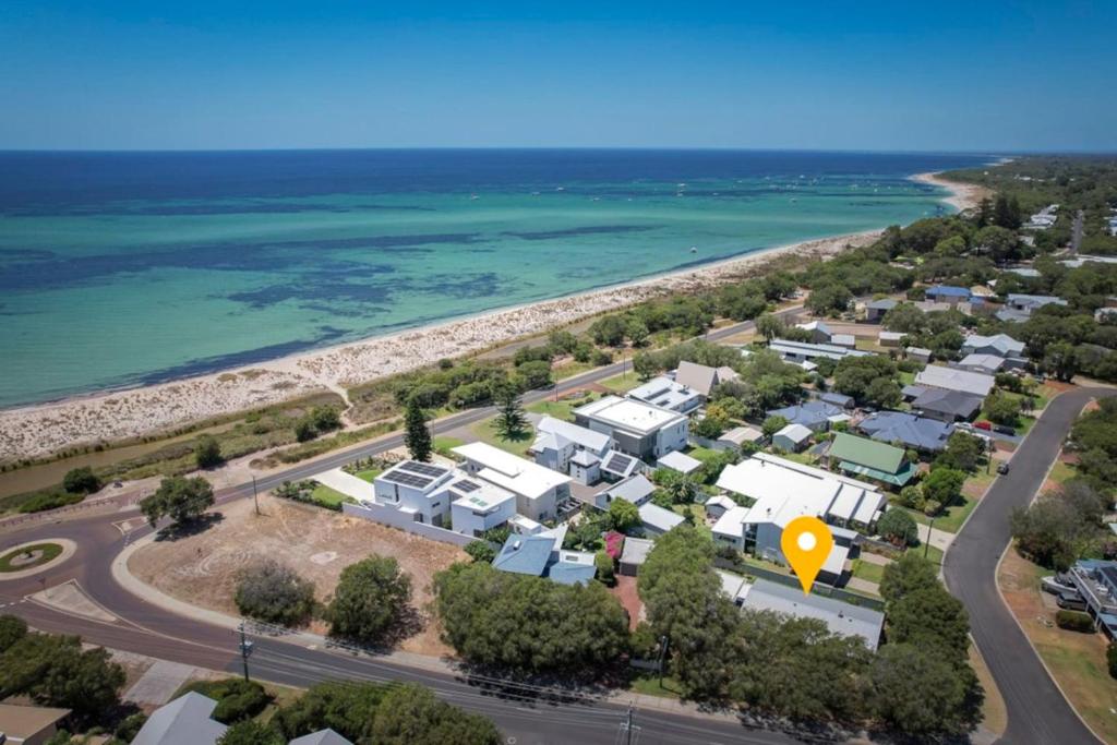 Sunday, Stunning Modern Beach House, Quindalup (updated prices 2026)