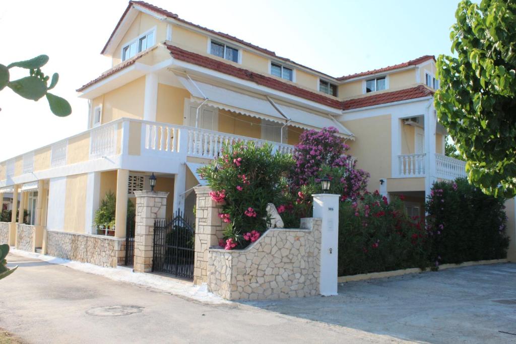 Plazz Korali, Laganas (precios actualizados 2025)