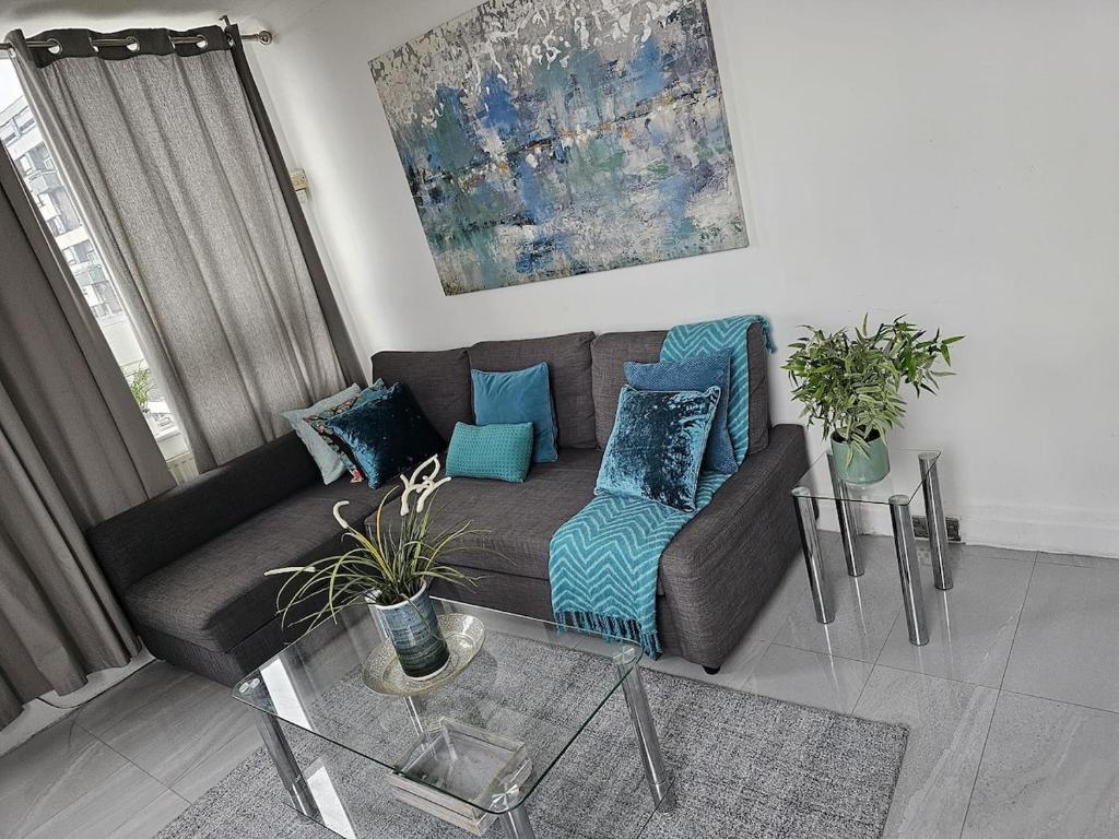 Spacious 3 Bedroom flat at 45 landward Court ,London W1H 5HB, Londres ...