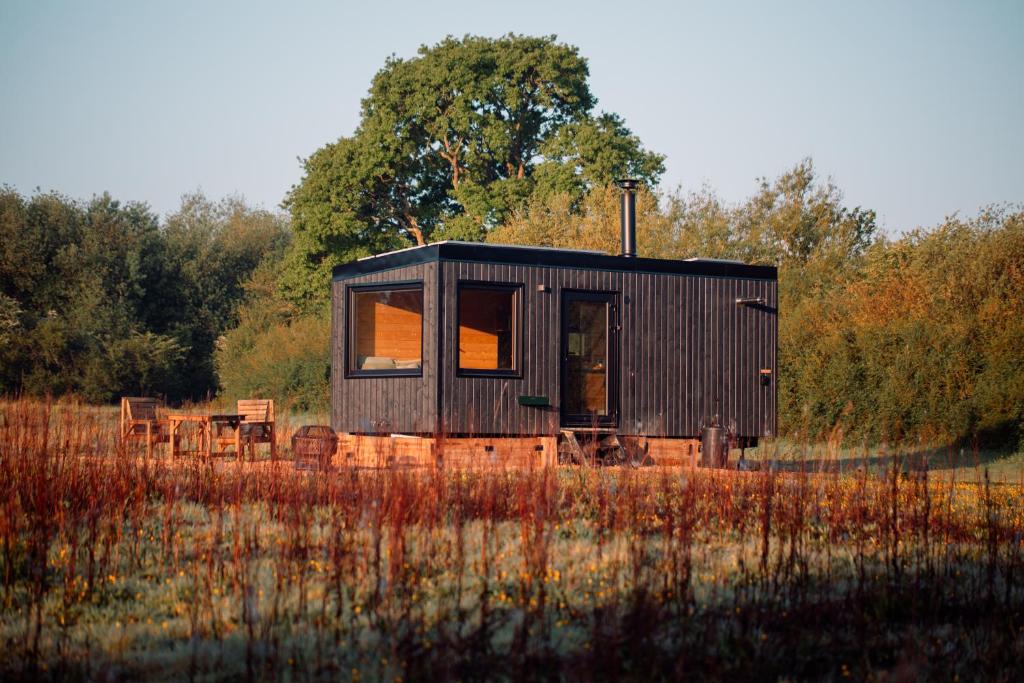 Romantic Offgrid Tiny Home Ft Beachy Head Hike, Chiddingly (updated ...